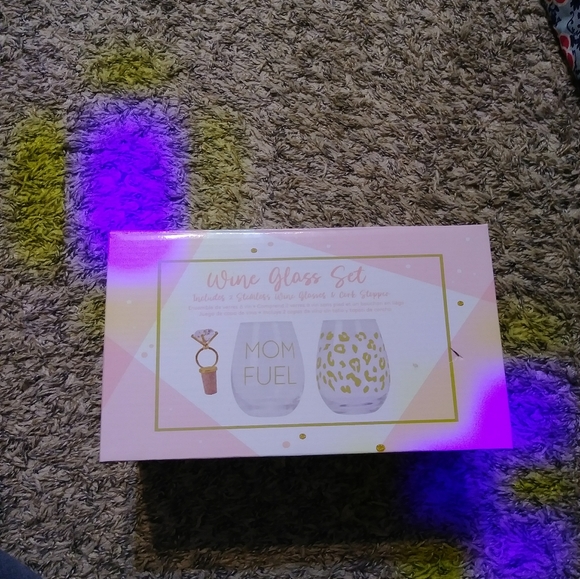 unbranded | Dining | 69 Wine Glass Setonlywine Stopper Missing Mom Fuel ...